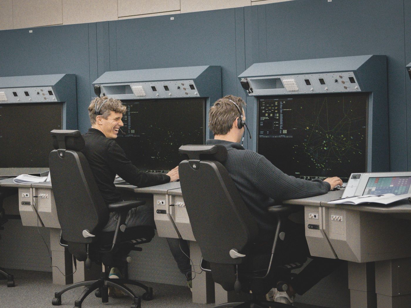 Mijlpaal LVNL: live vliegverkeer afgehandeld vanuit nieuwe radarzaal ...