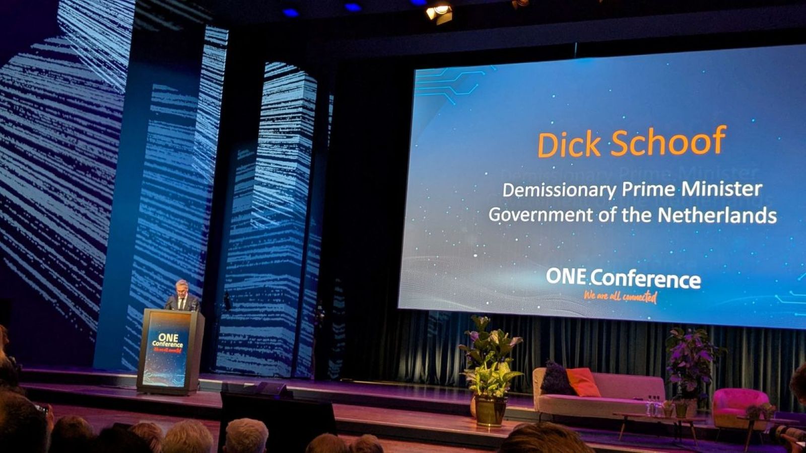 Premier Schoof roept bestuurders op tot actie inzake soevereiniteit ...